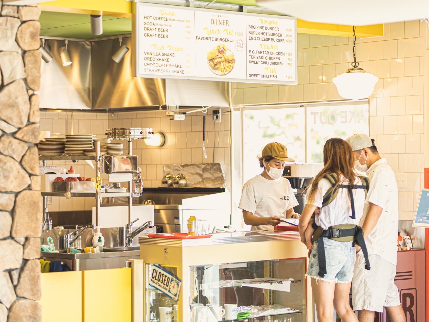 ロードサイドアメリカンダイナー！店内は吹き抜けで大きな階段のあるインパクト大！の写真6