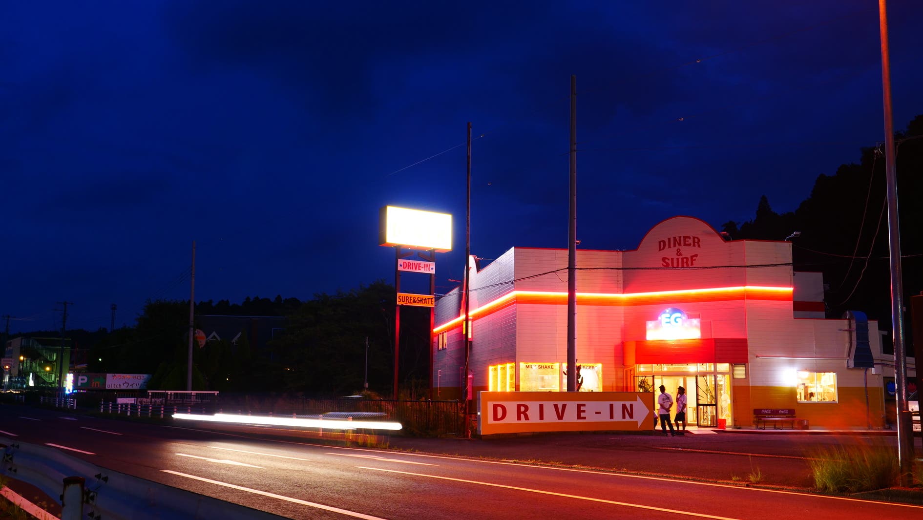 ロードサイドアメリカンダイナー！店内は吹き抜けで大きな階段のあるインパクト大！の写真11