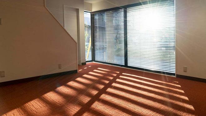 【多目的スペース】個人塾、セミナー、ギャラリースペース等に。西側窓には写真撮影にも対応した遮光カーテン付き!の写真1