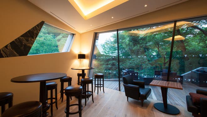 【山梨】有名建築家デザイン。ウィスキーに囲まれた極上空間の写真6