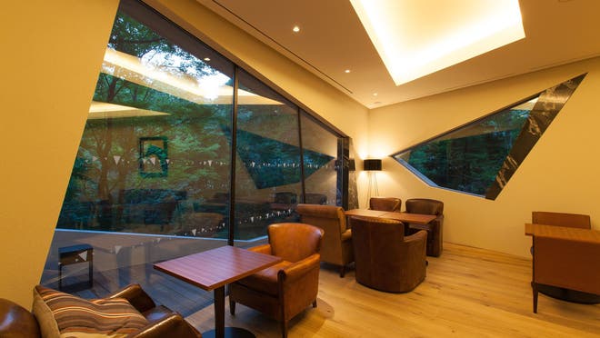 【山梨】有名建築家デザイン。ウィスキーに囲まれた極上空間の写真7