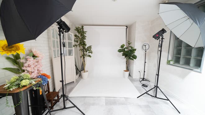 【Ginza701studio】東銀座駅1分!!モデル撮影・自撮り会にも!カラフルな背景紙や撮影小物が人気✨研修も可!換気可の写真1