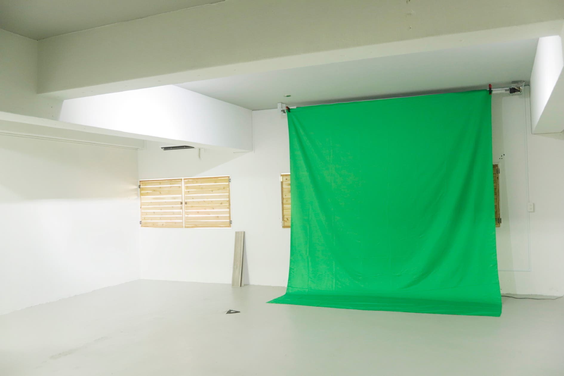 メイクスペース1箇所、自然光での撮影も可。 25坪の広々スペースです。の写真18