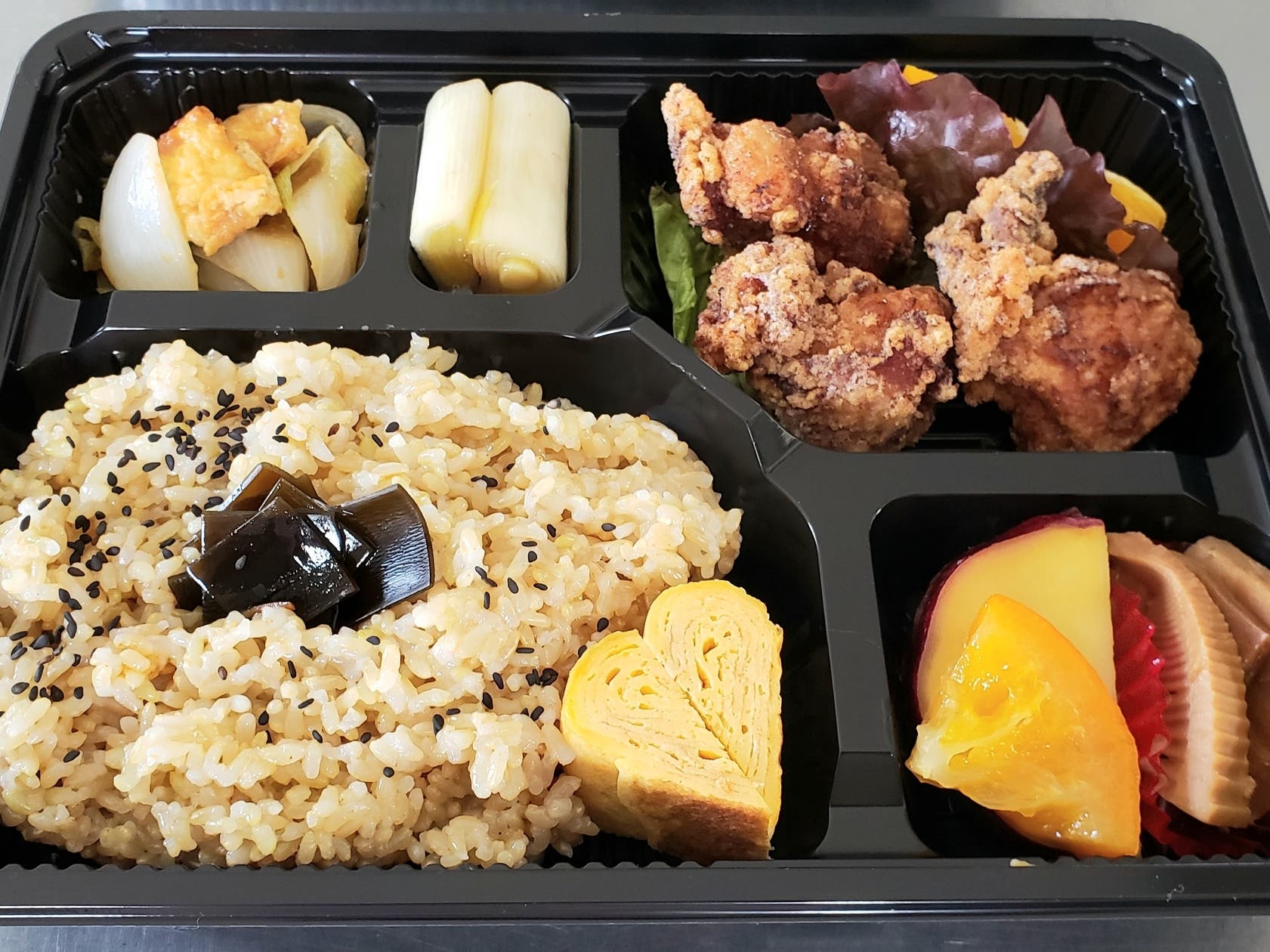 のうカフェ特製弁当　1200円（税込・現金払）の画像1