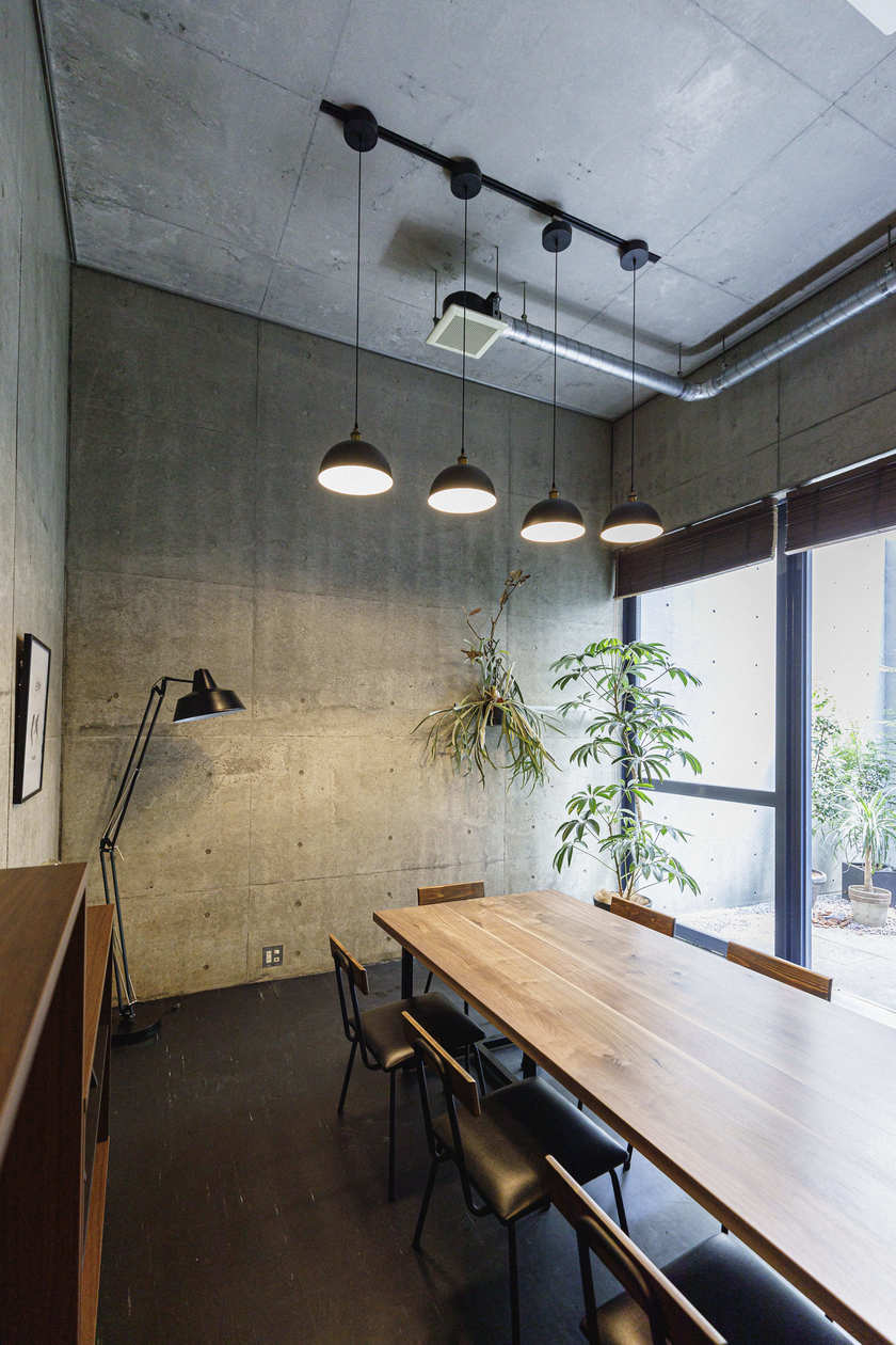 天高４m｜屋外地下ガーデン｜自然光｜撮影・インタビュー・ワークショップ・イベント・パーティー等に最適なコンクリデザイン空間の写真12