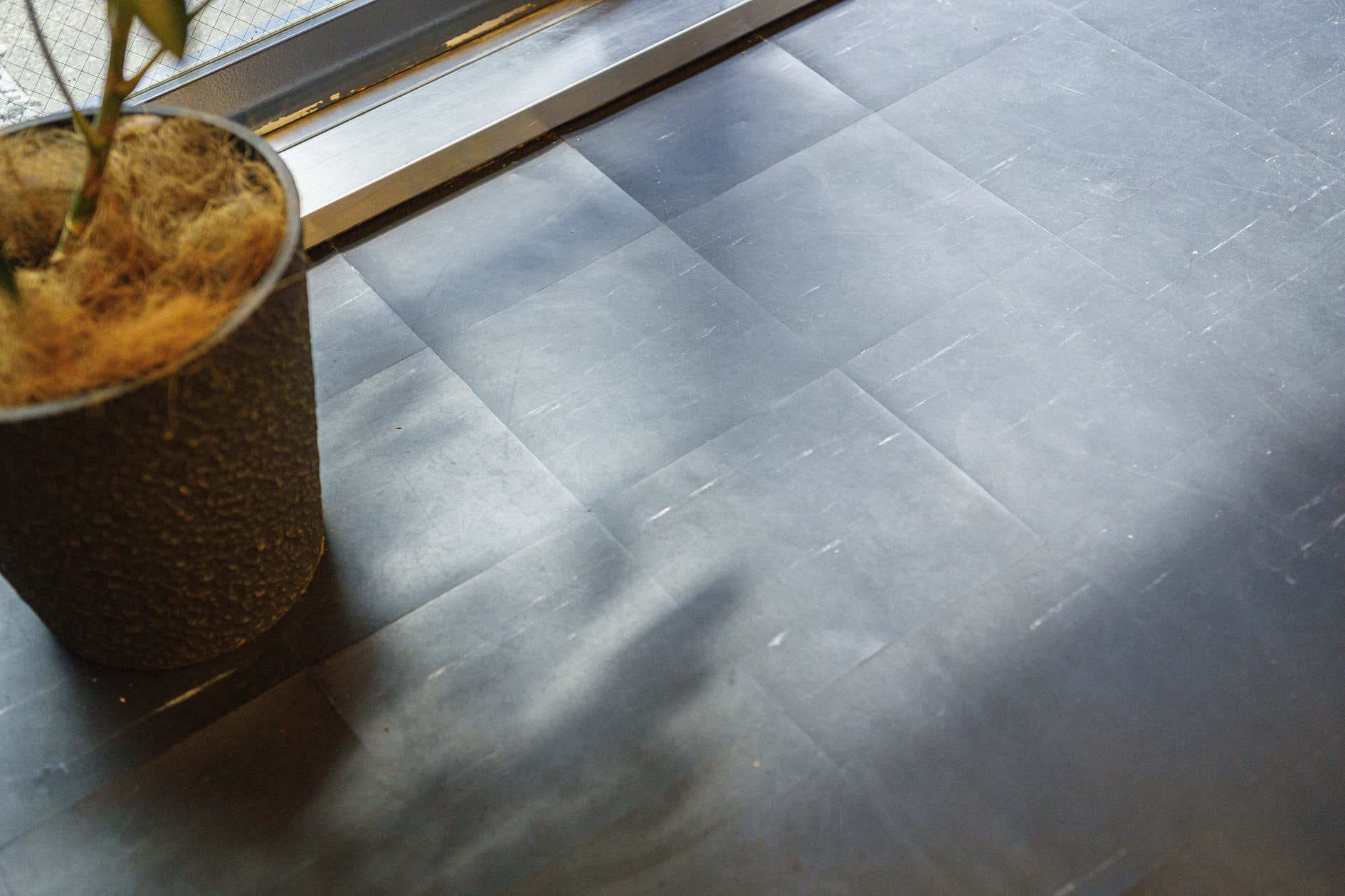 天高４m｜屋外地下ガーデン｜自然光｜撮影・インタビュー・ワークショップ・イベント・パーティー等に最適なコンクリデザイン空間の写真14