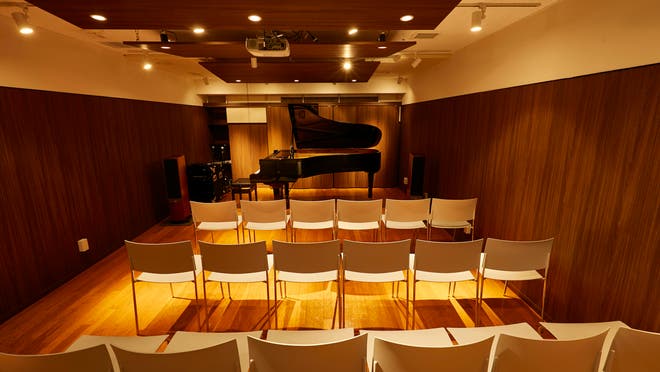 グランドピアノ付き!音楽レッスンなどを開催するホール(30席まで)|動画配信・撮影利用などにも♪の写真1