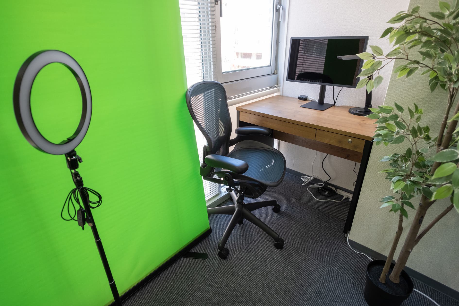 【リモートベース丸の内】⚡️15人会議室⚡️大型モニター⚡️リモートワークに最高アーロンチェア⚡️丸の内駅2分⚡️の写真8