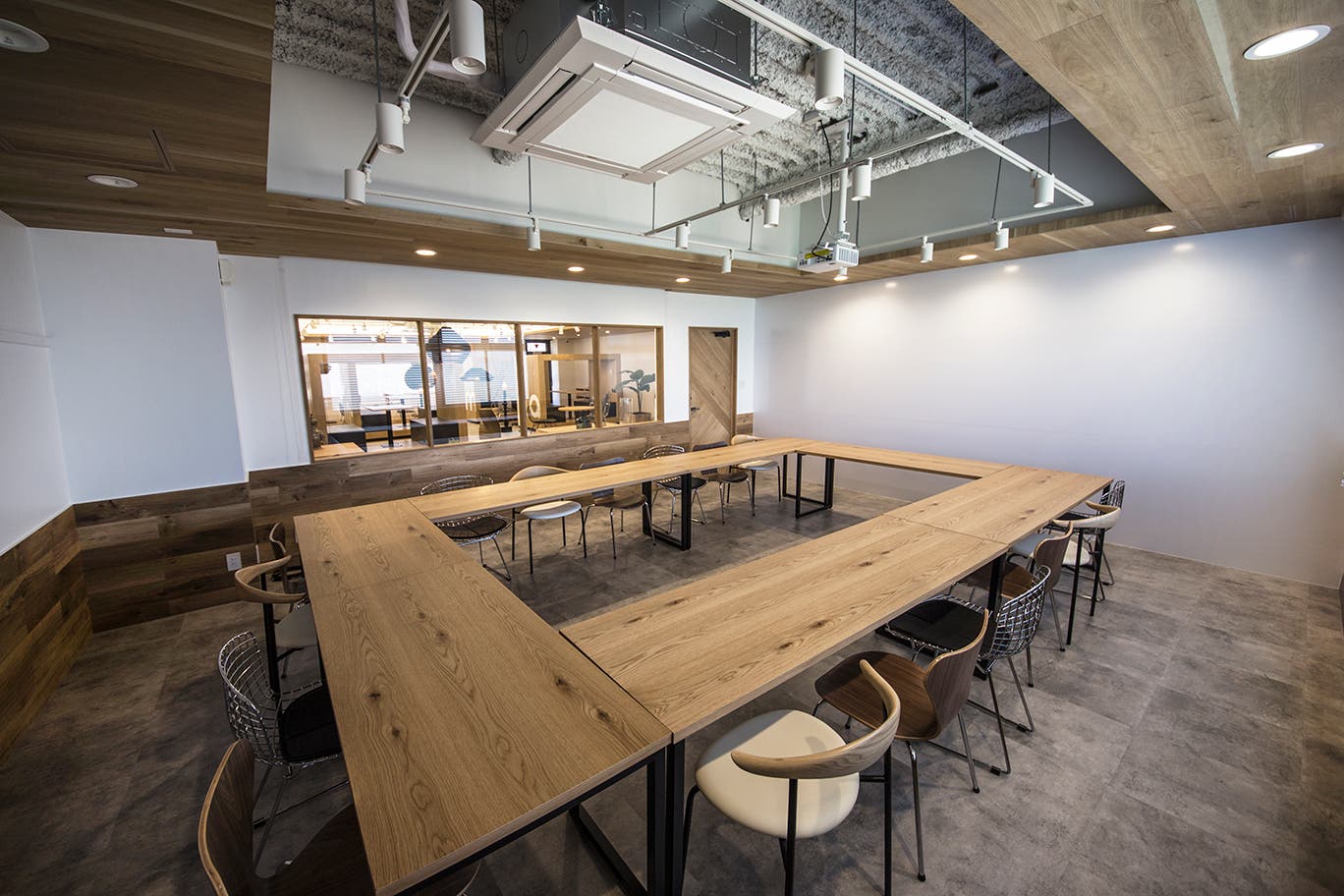 ［pack03］最大16名様までご利用可能なスペース。オンラインミーティングやテレワークにも最適です。の写真4