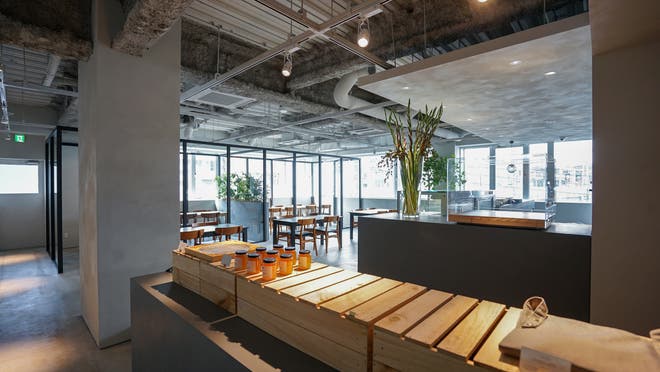 本厚木駅前の洗練されたデザインのカフェで、撮影・イベント・会議・勉強会!の写真1