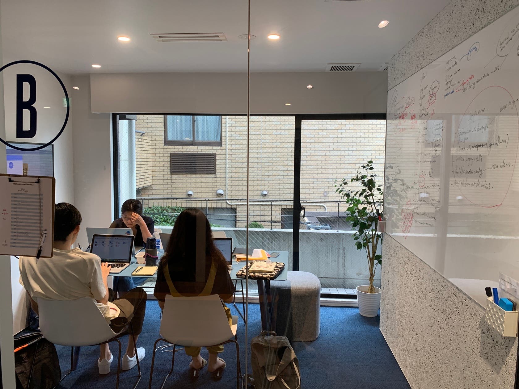 《六本木ヒルズすぐ》◆会議室◆wi-fi・モニター・電源・ホワイトボード完備・カフェ併設 / 2F(B)〈2~4名〉の写真5