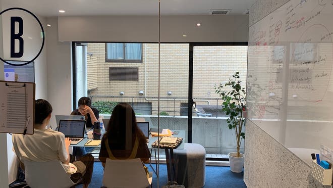 《六本木ヒルズすぐ》◆会議室◆wi-fi・モニター・電源・ホワイトボード完備・カフェ併設 / 2F(B)〈2~4名〉の写真5