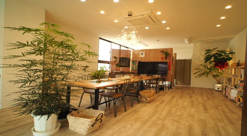 【デザイナー会議室】那覇市から車5分/西原IC7分 リーズナブルな完全貸切少人数貸会議室！無料Wi-Fi完備
