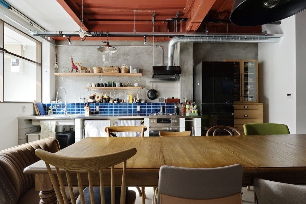 開放的でインダストリアルな雰囲気のスペースの写真5