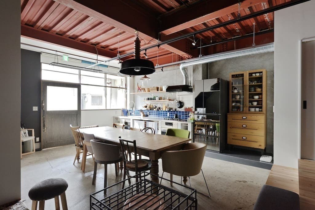 開放的でインダストリアルな雰囲気のスペースの写真6