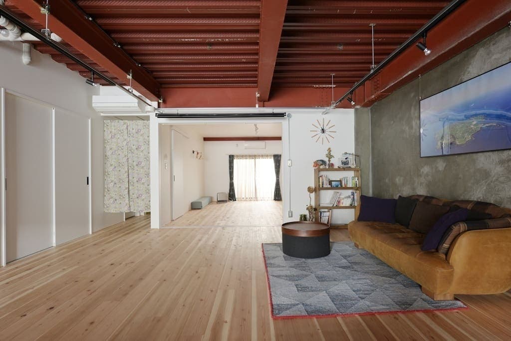 開放的でインダストリアルな雰囲気のスペースの写真7