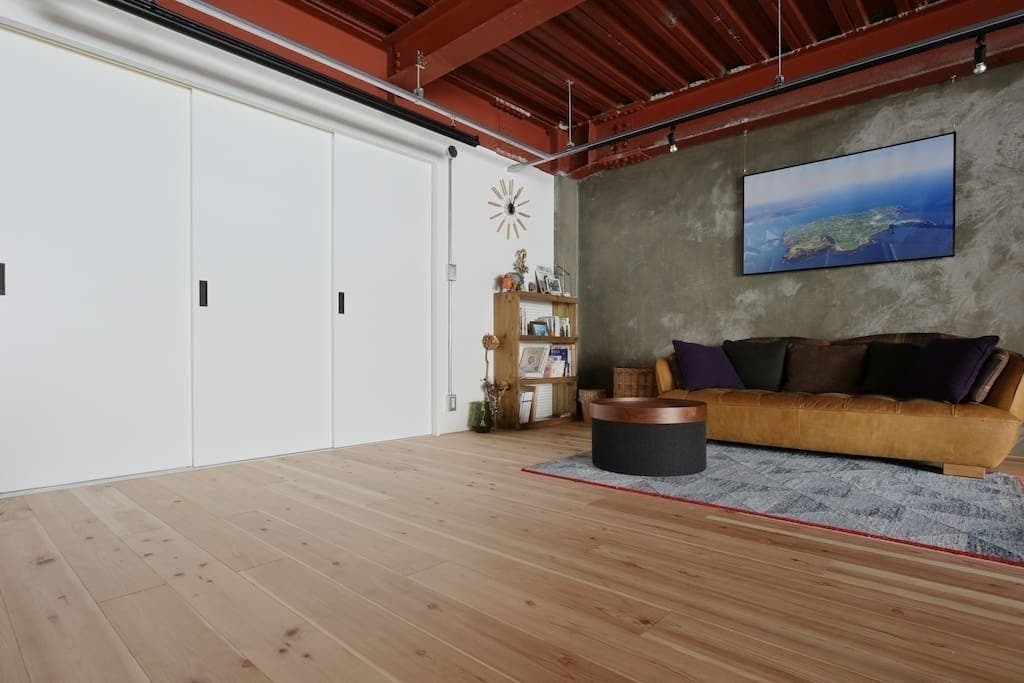 開放的でインダストリアルな雰囲気のスペースの写真10