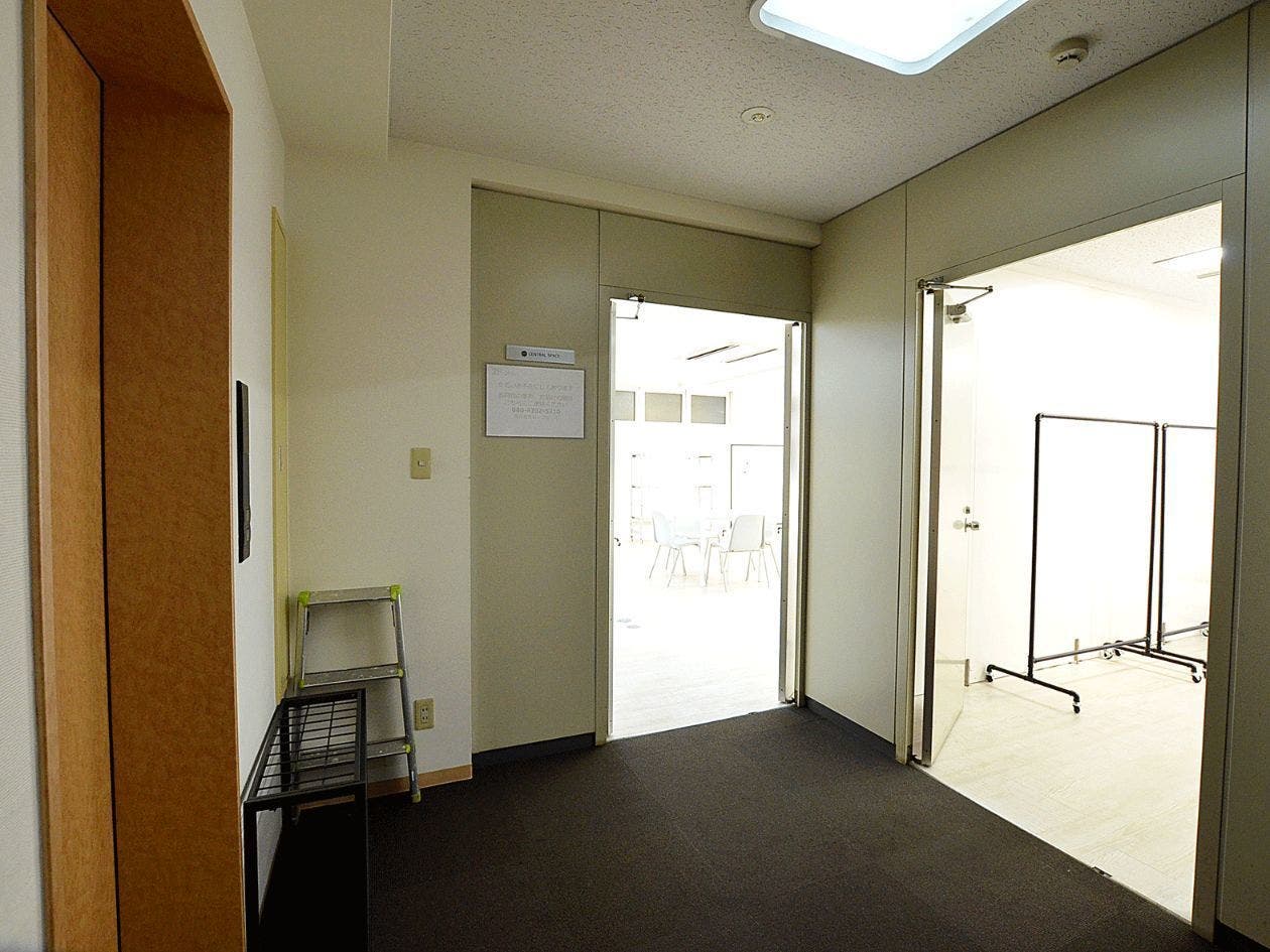 【2F-ワンフロア】南向きの窓から自然光がたっぷり差し込む、日当たり良好の明るい撮影スタジオ。【大阪市中央区】の写真8