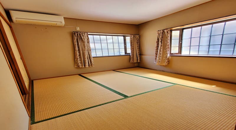 なんば・恵美須町駅徒歩８分！好立地！日本橋商店会内のカフェの２階部分 和室5畳