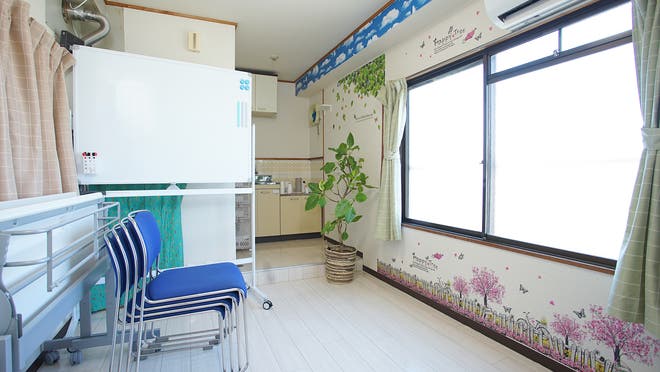 【京都 丹波橋駅前キタゲン】駅出口から徒歩25秒の最!最寄り!!会議室 コンパクトで使いやすいテレワーク応援スペースの写真1