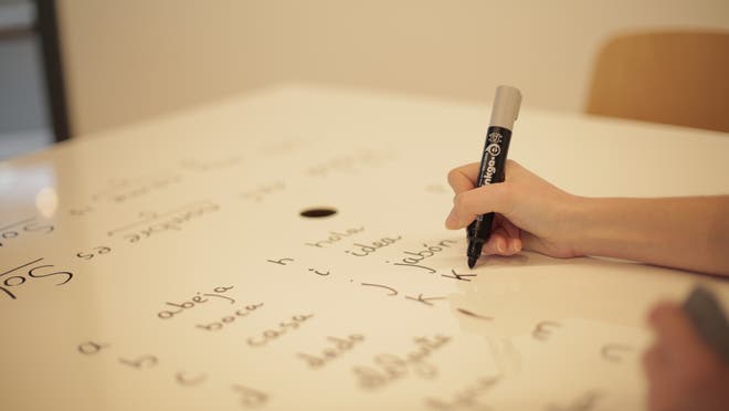 5~20名規模会議・打合せ利用、撮影などに最適。壁一面にホワイトボード配置。開放的な川の眺望。の写真6