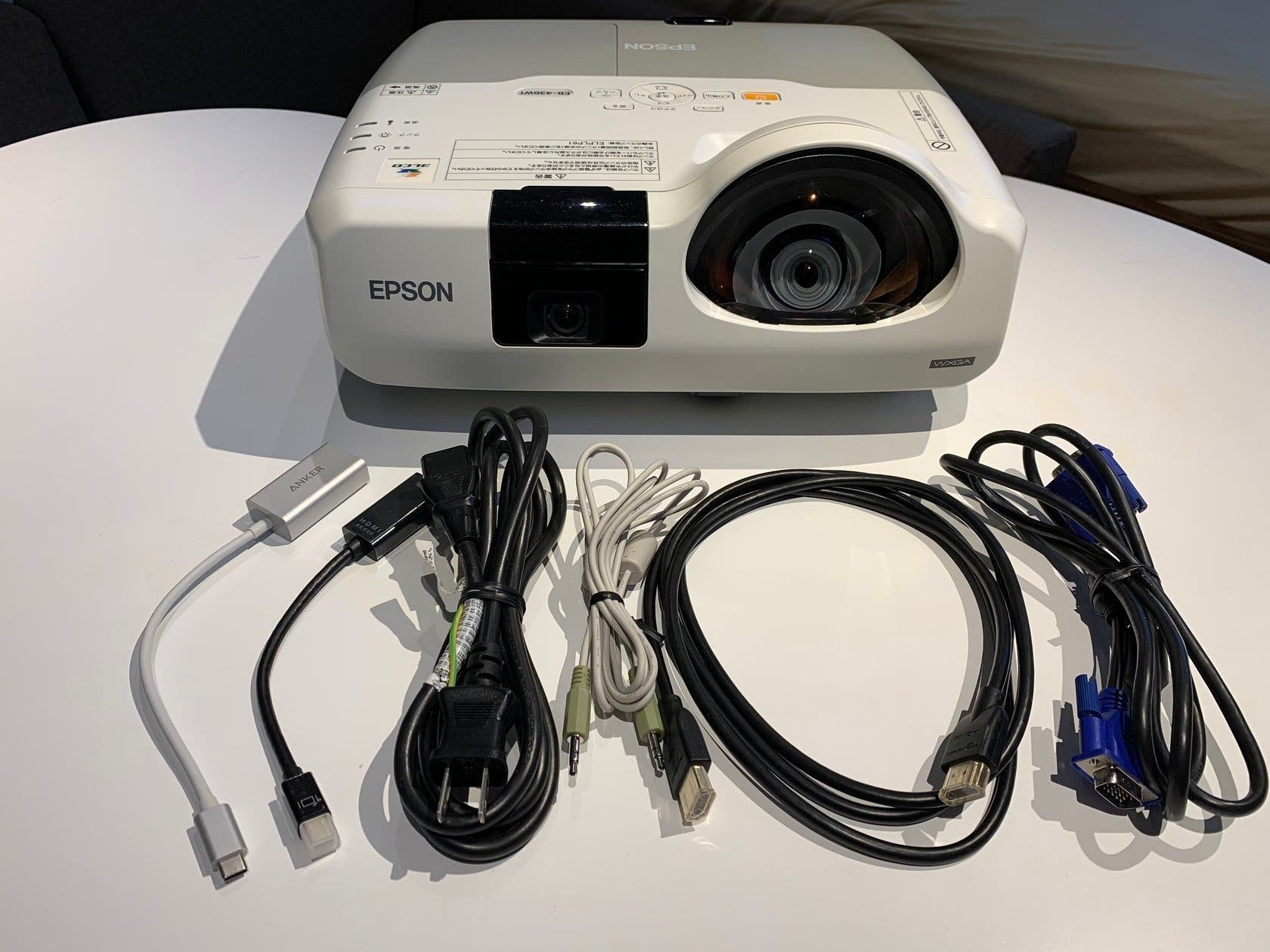 プロジェクター（約80インチスクリーン付き）　エプソンEB 436WTの画像1