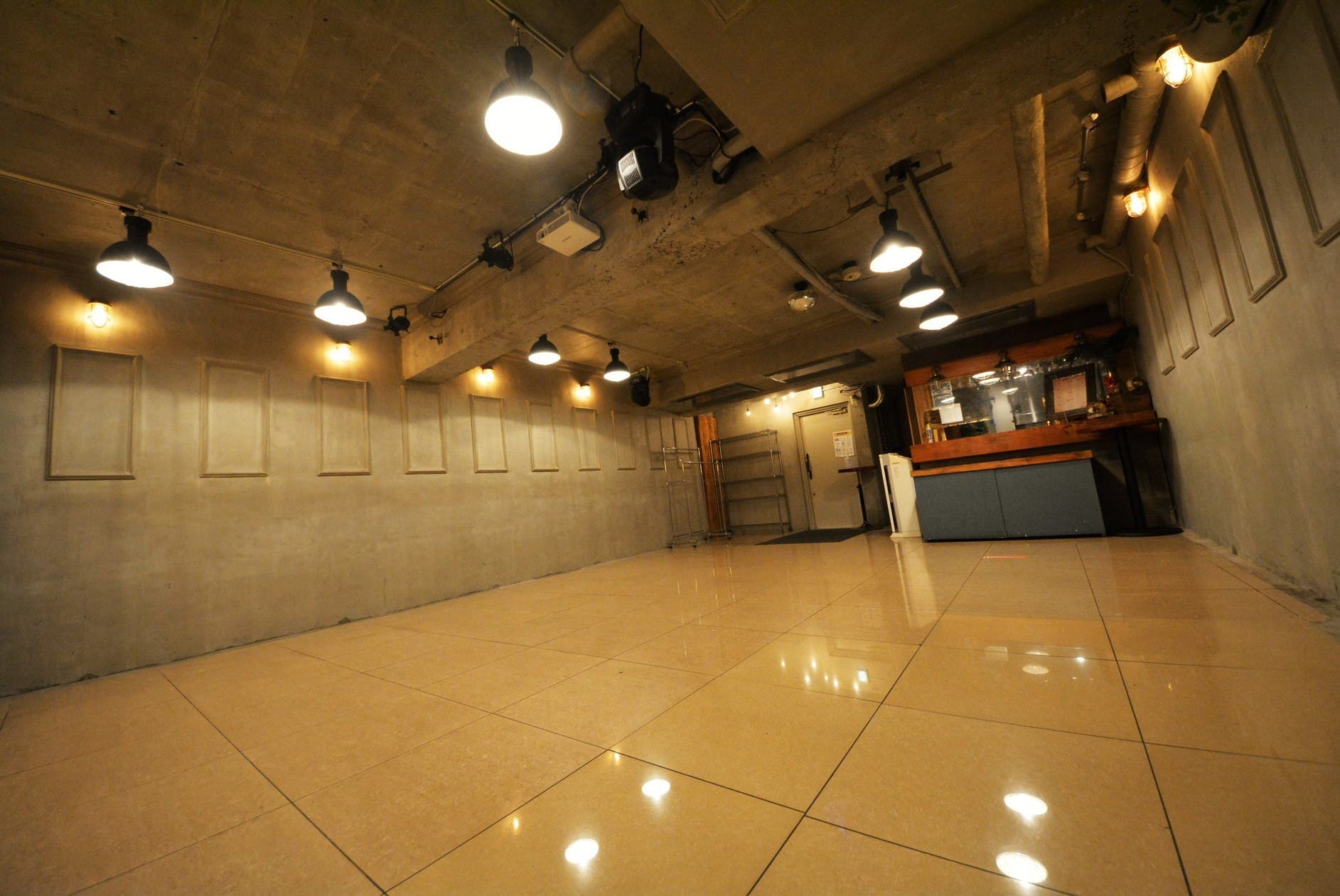 機材持ち込みOK / ステージ・音響・照明設備有/各種撮影・配信に【インダストリアルデザイン】の写真4