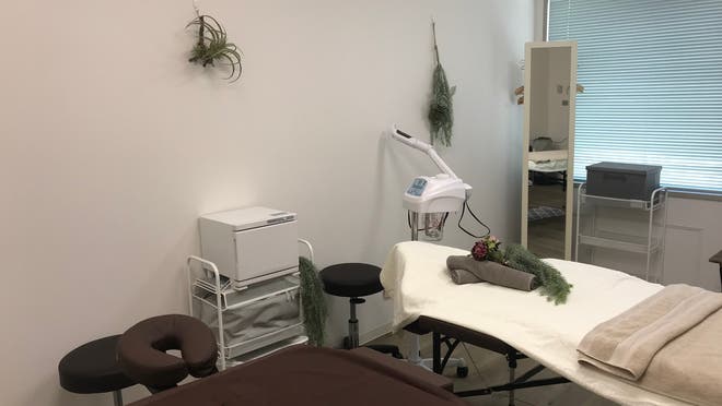 横浜東口 BサロンBrise douce フェイススチーマー,施術ベッド2台完備の完全個室美麗スタイリッシュサロンの写真5