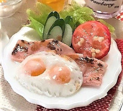 1時間半のワークショップ：ミニドールハウス・墨絵・うちわや扇子・粘土の和菓子・ケーキ制作と坪庭で作品撮影。予約リクエストの写真25