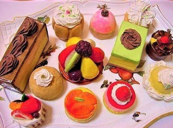 1時間半のワークショップ：ミニドールハウス・墨絵・うちわや扇子・粘土の和菓子・ケーキ制作と坪庭で作品撮影。予約リクエストの写真7