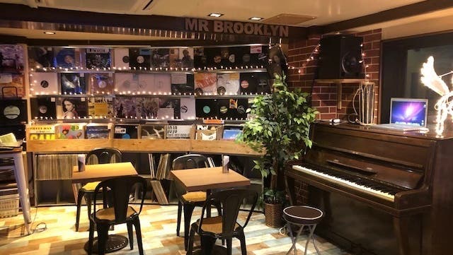 ピアノ,ドラム,スクリーン,DJ機材,女子会,パーティ,ライブ,二次会,飲み会,おしゃれ,レコード,の写真1