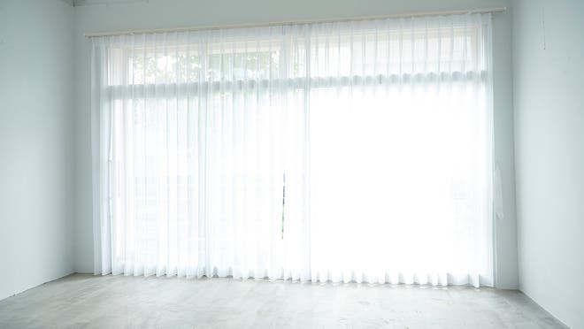 優しい自然光と白壁で撮影できる小さいフォトスタジオの写真3