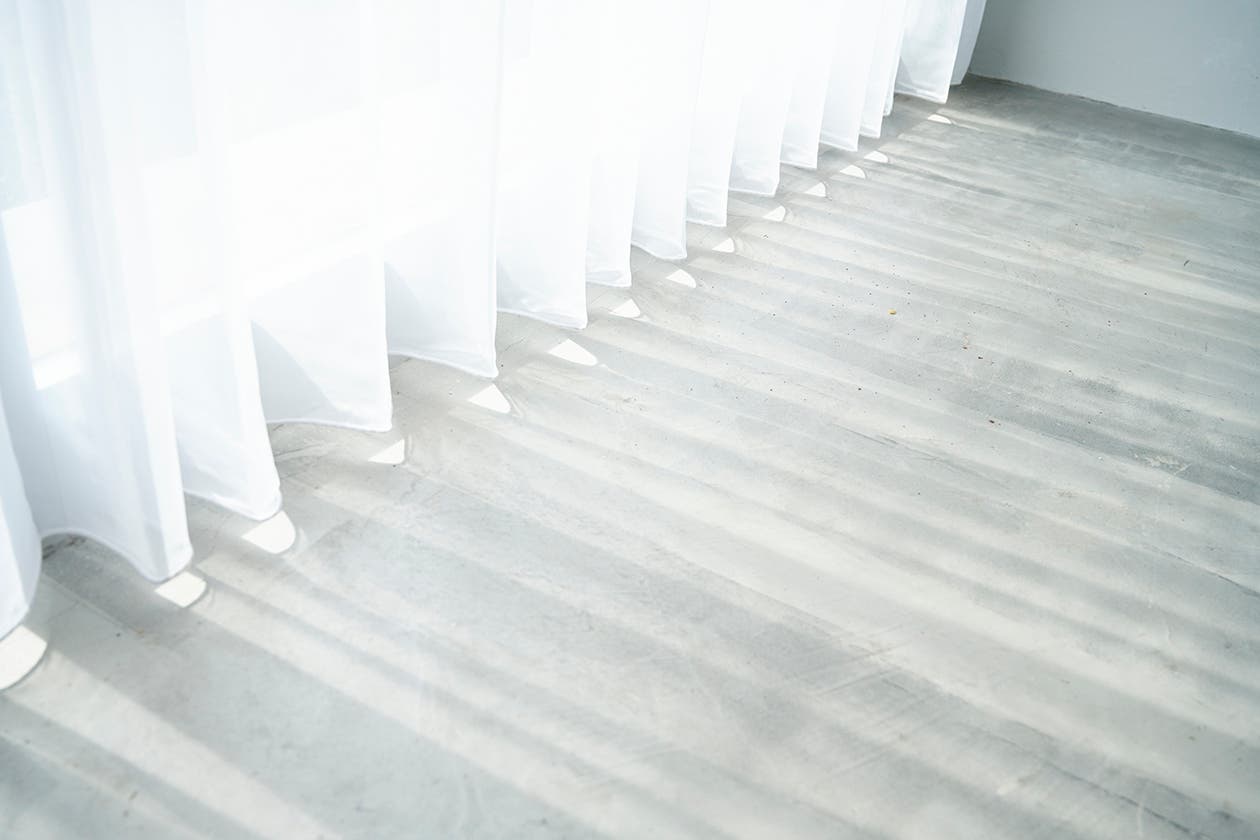 優しい自然光と白壁で撮影できる小さいフォトスタジオの写真4