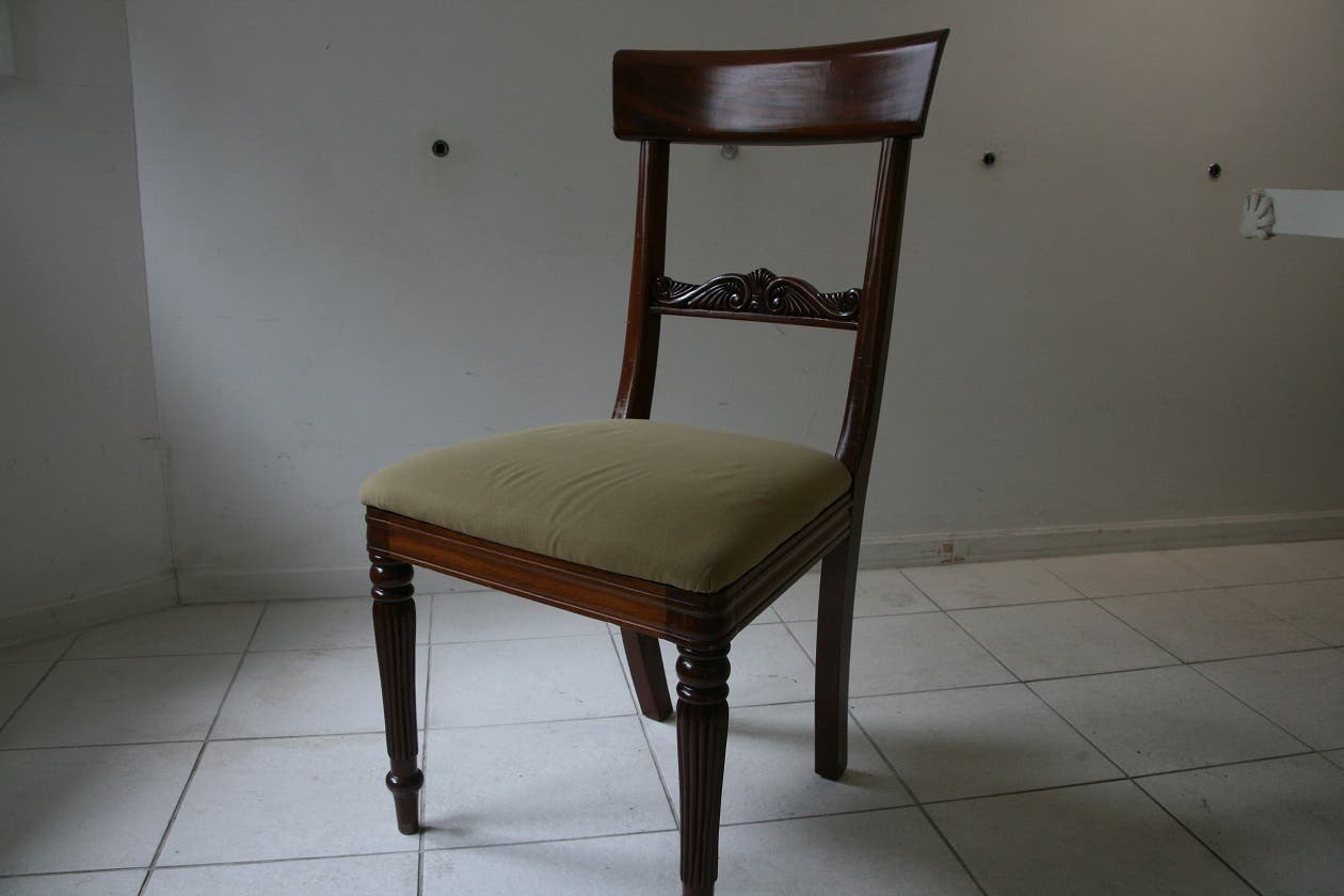 木製椅子の画像1