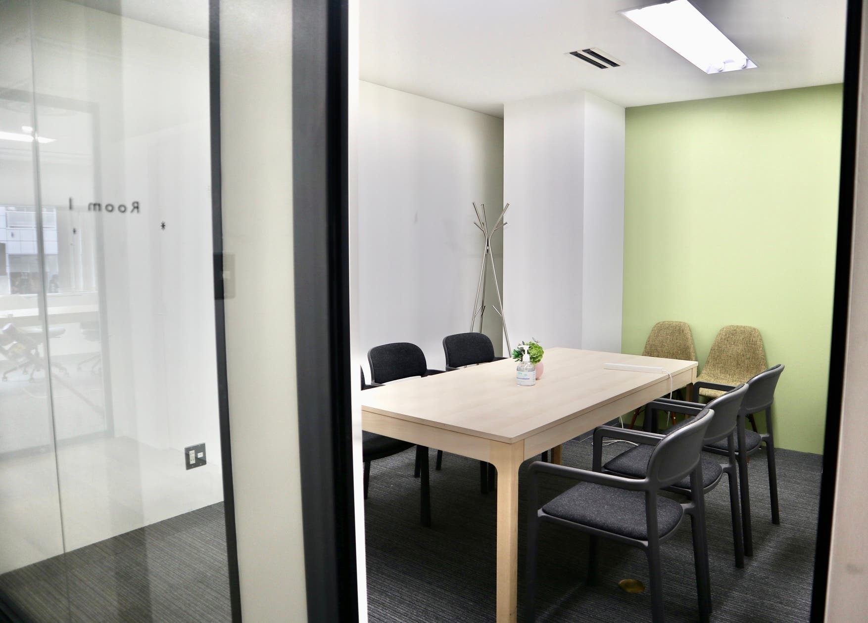 【明治神宮前徒歩１分！】清潔感◎リモート会議や打ち合わせにも！の写真1