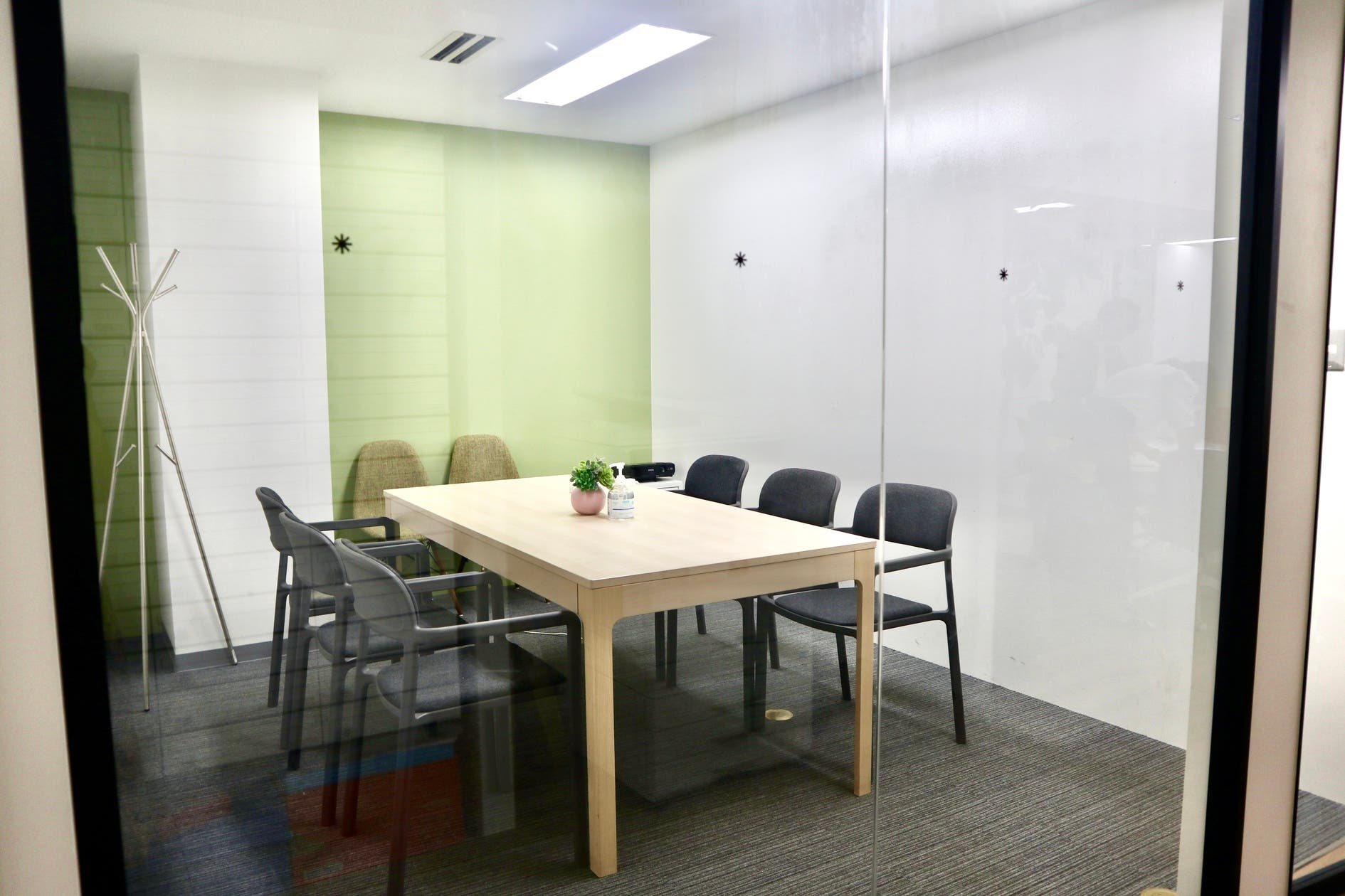 【明治神宮前徒歩１分！】清潔感◎リモート会議や打ち合わせにも！の写真3