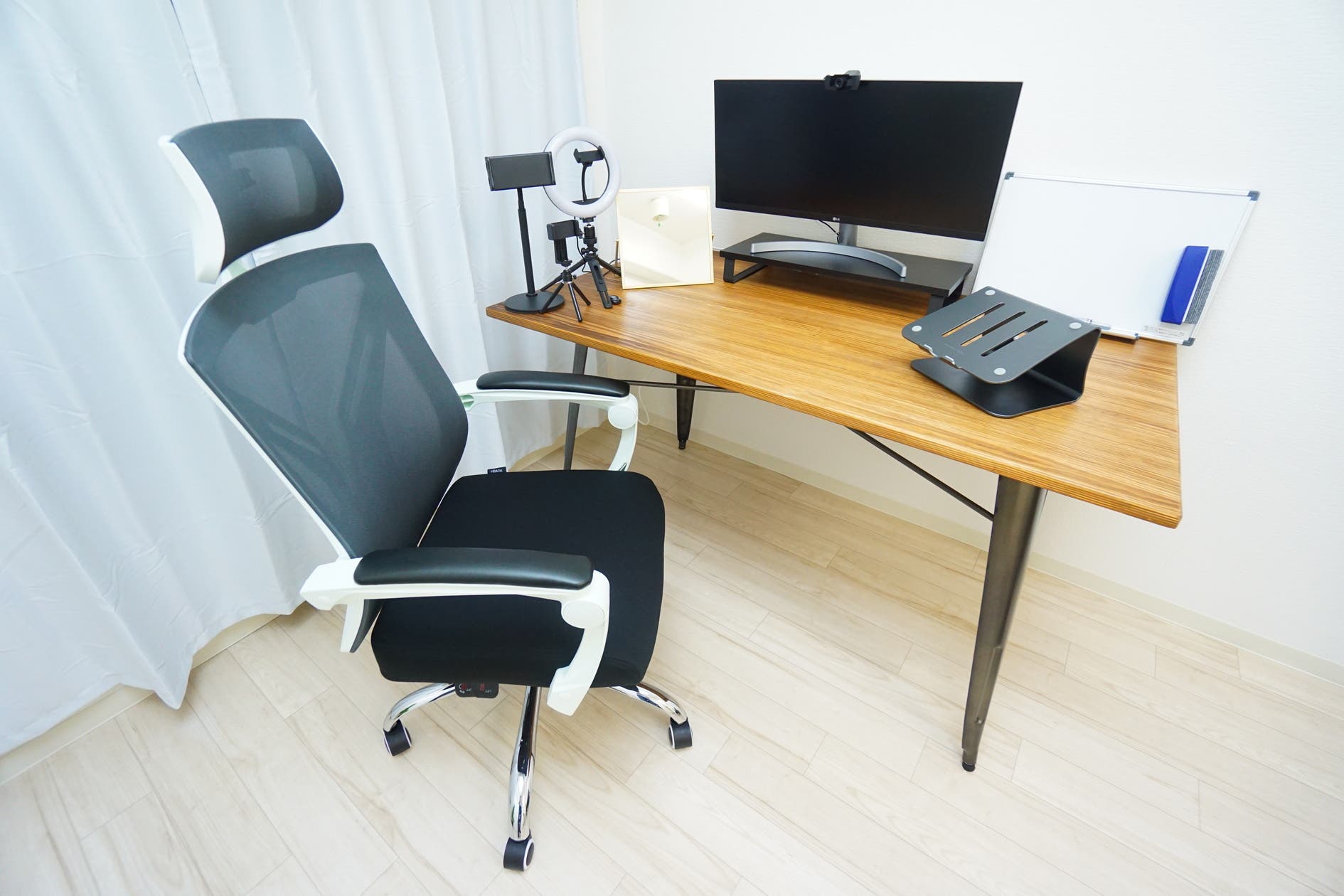 ＜新大阪ミニマルオフィス＞完全個室✨Wi-Fi/モニター/ソファー/Webカメラ完備！テレワーク/Web会議/面接/商談の写真5