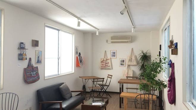 神戸元町・栄町 裏路地にあるカフェ2F 個展・セミナー・打合せに(Wi-Fi・プロジェクター完備) の写真1