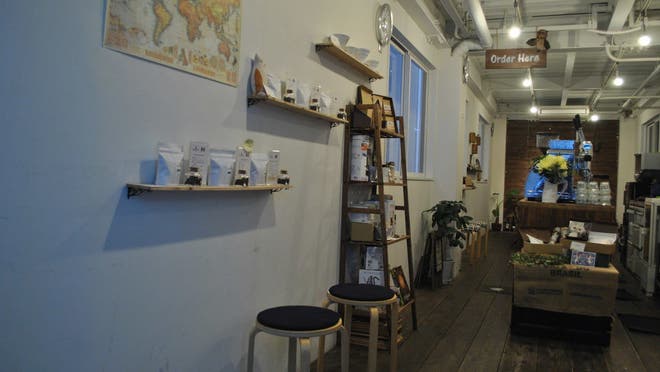 神戸元町・栄町 裏路地にあるカフェスペースを1棟貸切 個展・セミナー・ライブイベントにの写真1