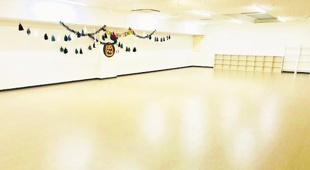 【YTJ伊丹スタジオ】伊丹駅西口から徒歩5分・鏡張りのダンスやレッスンに最適なスタジオです