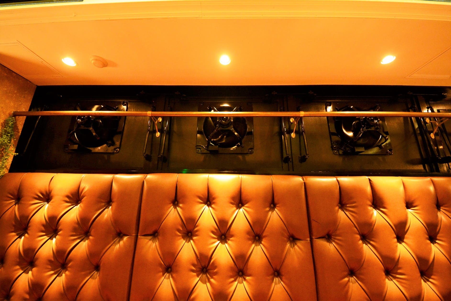 渋谷駅徒歩1分でステージ、プロジェクター、音響、照明完備！アクリル板貸し出し有◎撮影・配信に！の写真19