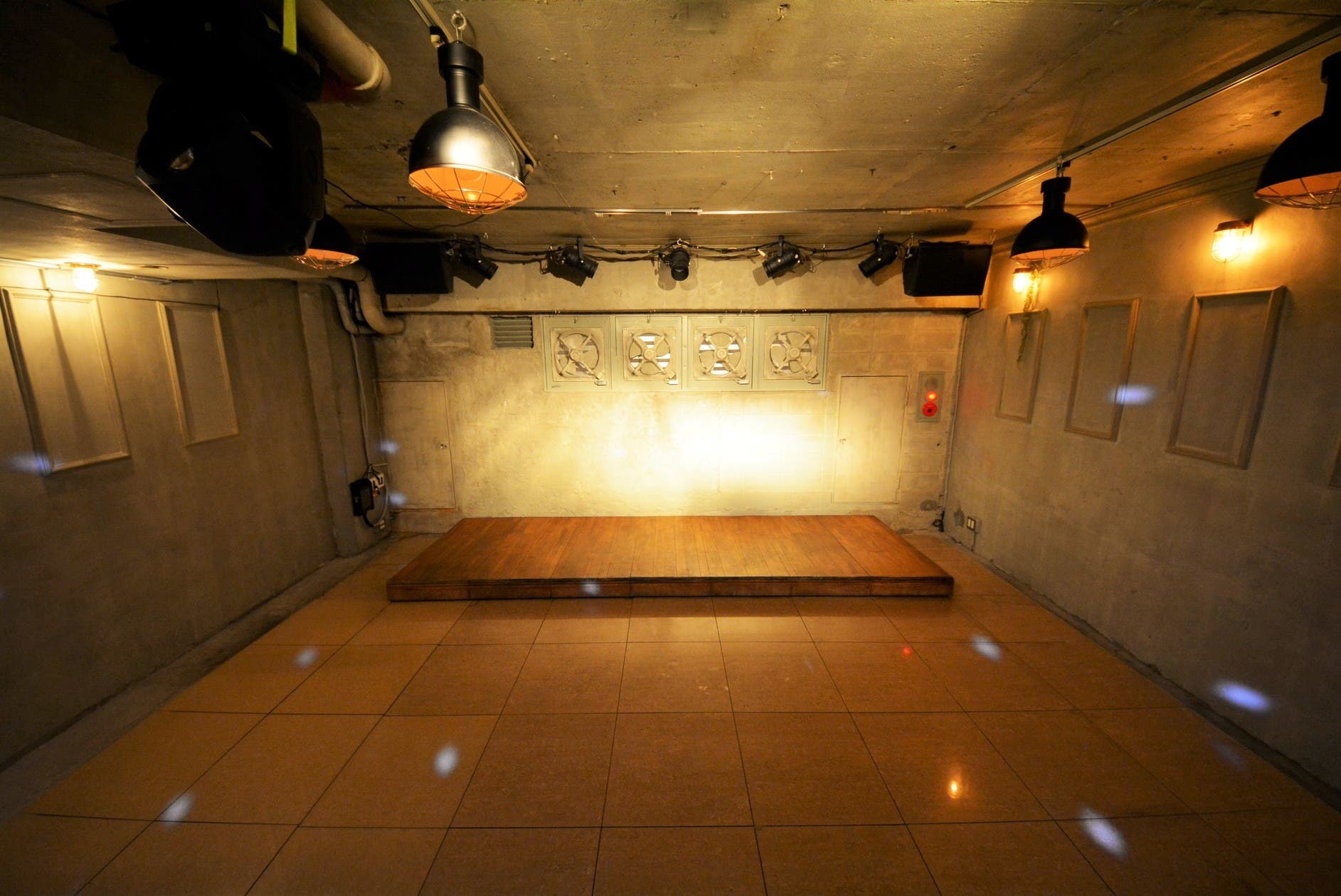 機材持ち込みOK / ステージ・音響・照明設備有/各種撮影・配信に【インダストリアルデザイン】の写真2