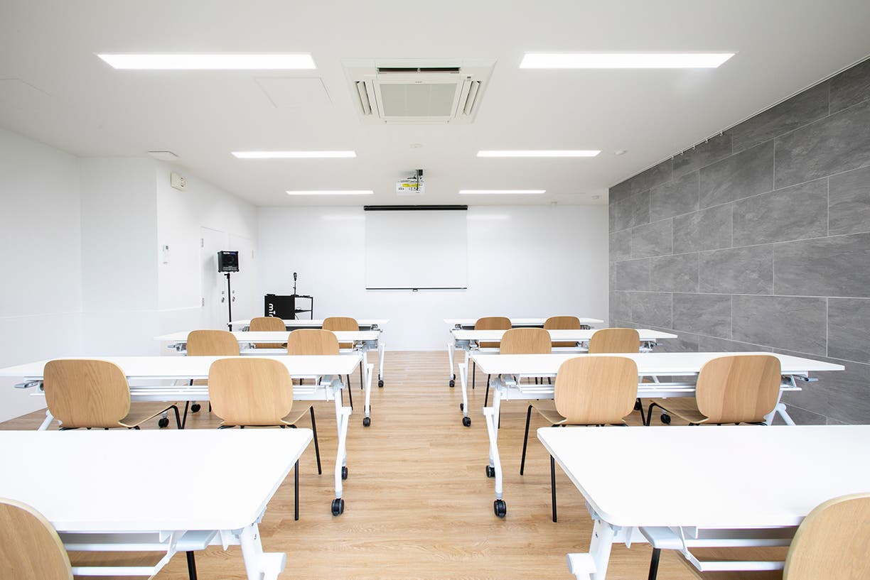 ［pack02］最大24名様までご利用可能なスペース。撮影やセミナー、勉強会、ワークショップなど幅広い用途でご利用いただけます。の写真2