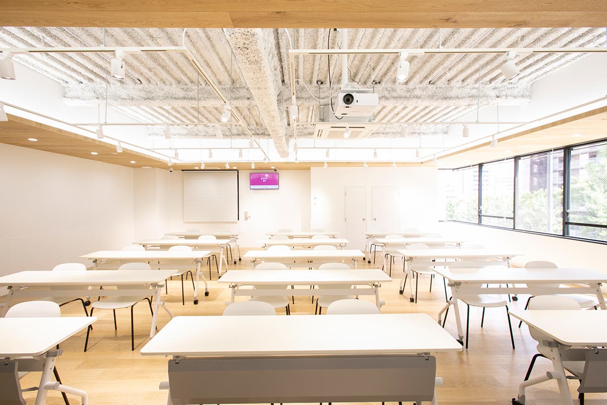 ［pack01］最大45名様までご利用可能なスペース。セミナーや勉強会、ワークショップなど幅広い用途でご利用いただけます。の写真2