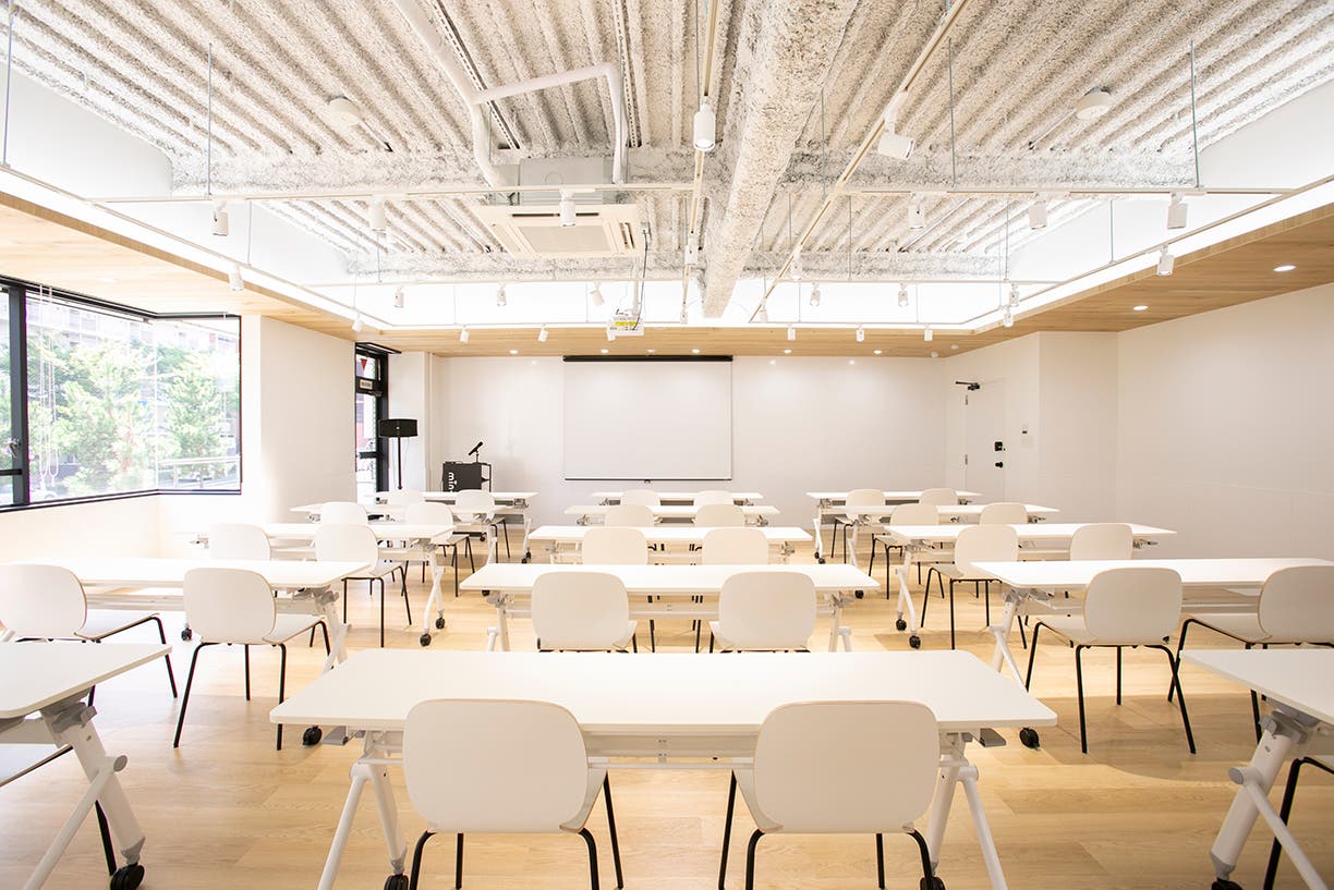 ［pack01］最大45名様までご利用可能なスペース。セミナーや勉強会、ワークショップなど幅広い用途でご利用いただけます。の写真3