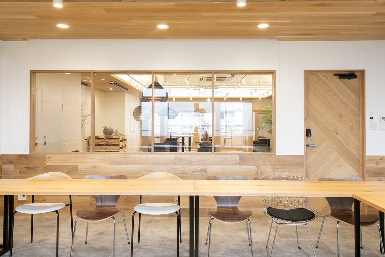 ［pack03］最大16名様までご利用可能なスペース。オンラインミーティングやテレワークにも最適です。の写真3