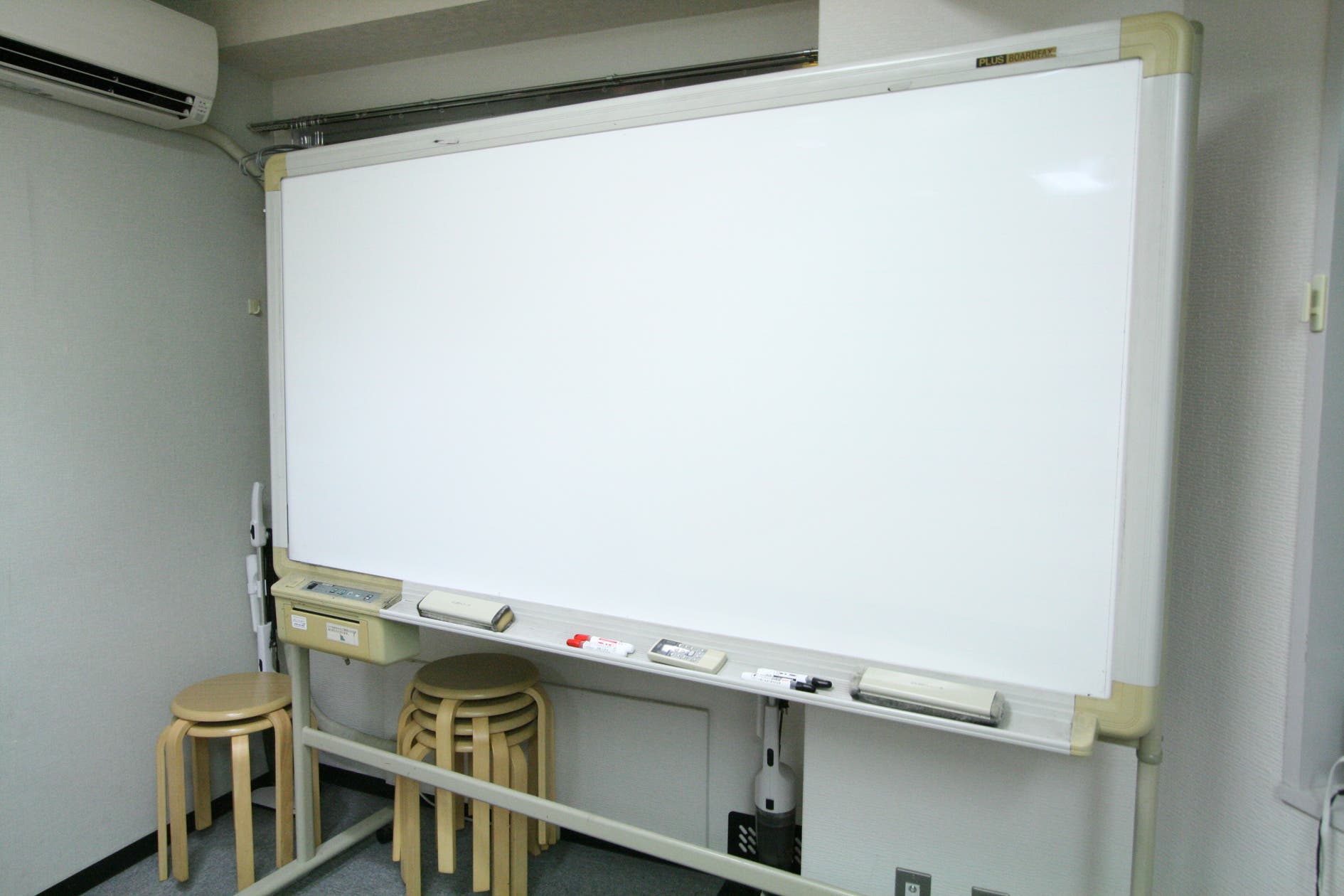 【新宿西口駅近】プロジェクター・WiFi全て無料！ふれあい貸し会議室 新宿B-801（旧ワンコイン会議室新宿 新宿西口会議室A）の写真14