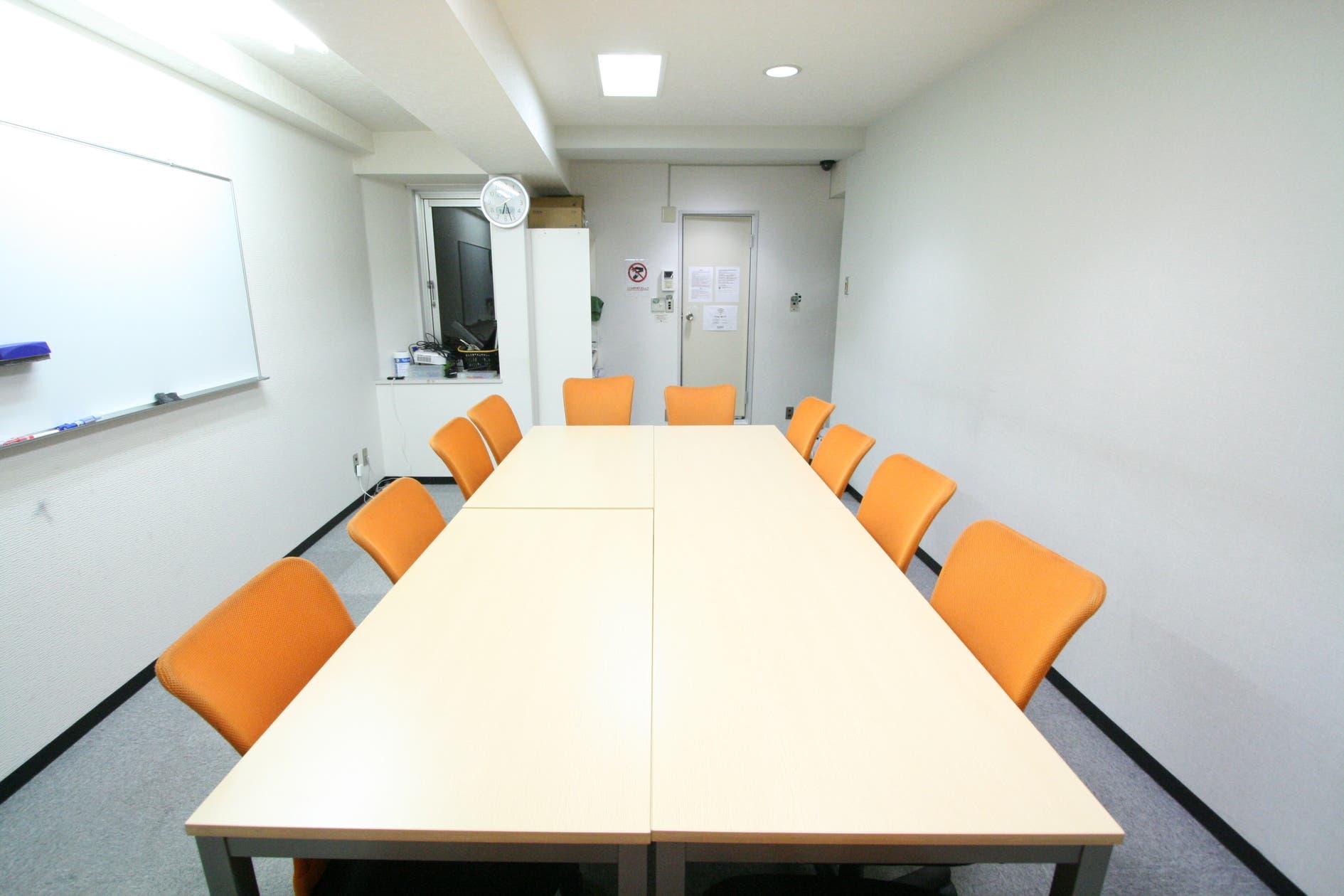 【新宿西口駅近】プロジェクター・WiFi全て無料！ふれあい貸し会議室 新宿B-801（旧ワンコイン会議室新宿 新宿西口会議室A）の写真3