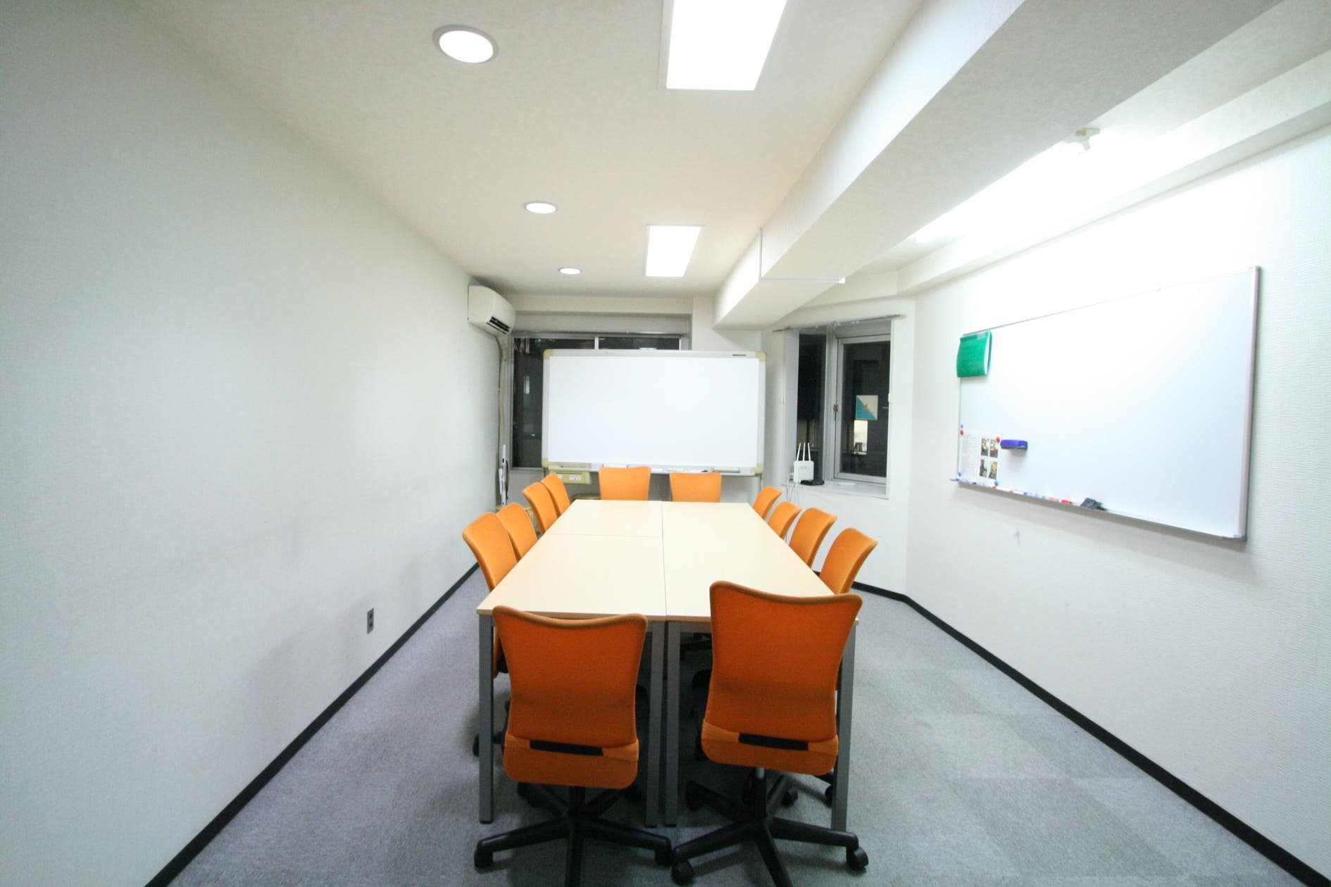 【新宿西口駅近】プロジェクター・WiFi全て無料！ふれあい貸し会議室 新宿B-801（旧ワンコイン会議室新宿 新宿西口会議室A）の写真5