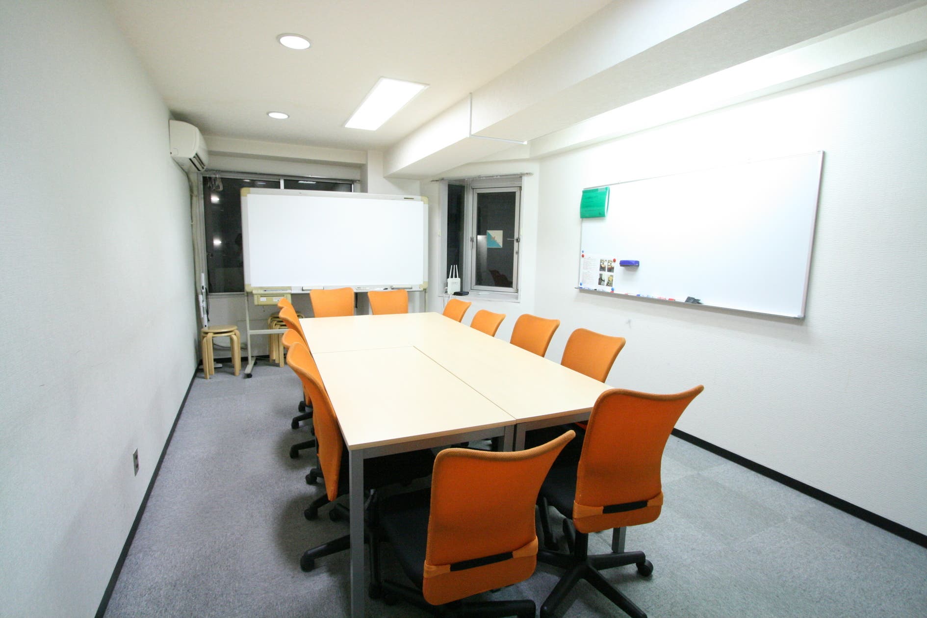 【新宿西口駅近】プロジェクター・WiFi全て無料！ふれあい貸し会議室 新宿B-801（旧ワンコイン会議室新宿 新宿西口会議室A）の写真6